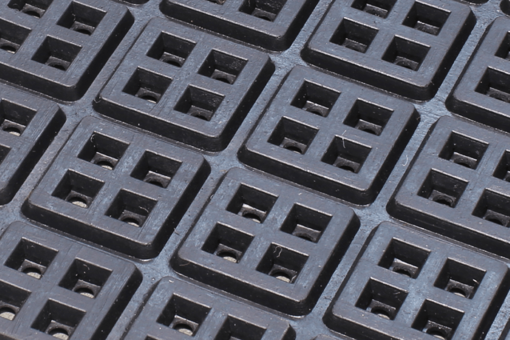 Armour Grip Made to Size – Toyota Hilux Double Cab Wellside | Geckotred